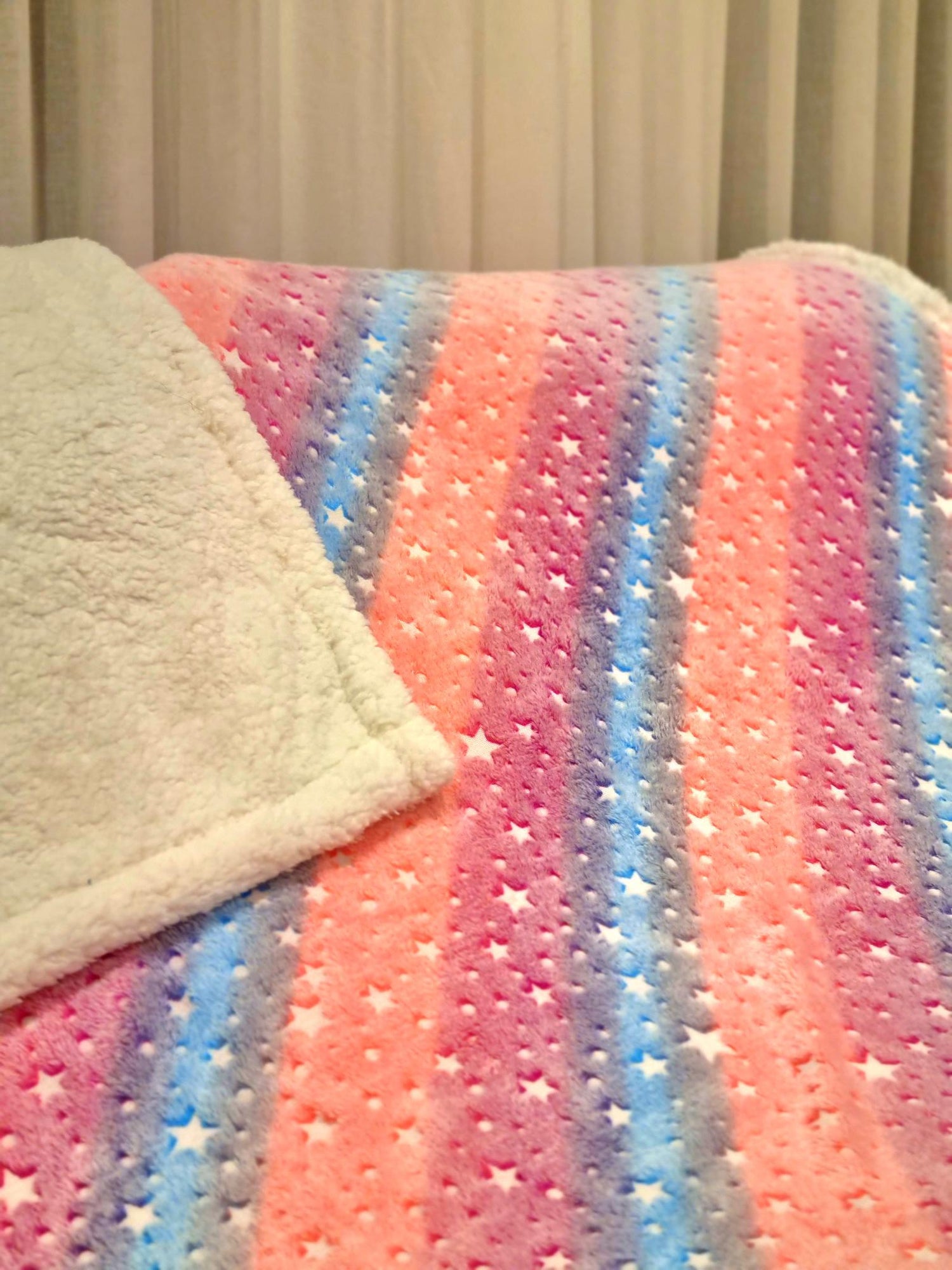Glowee | Luxurious and Plush Glow in the Dark Blankets
