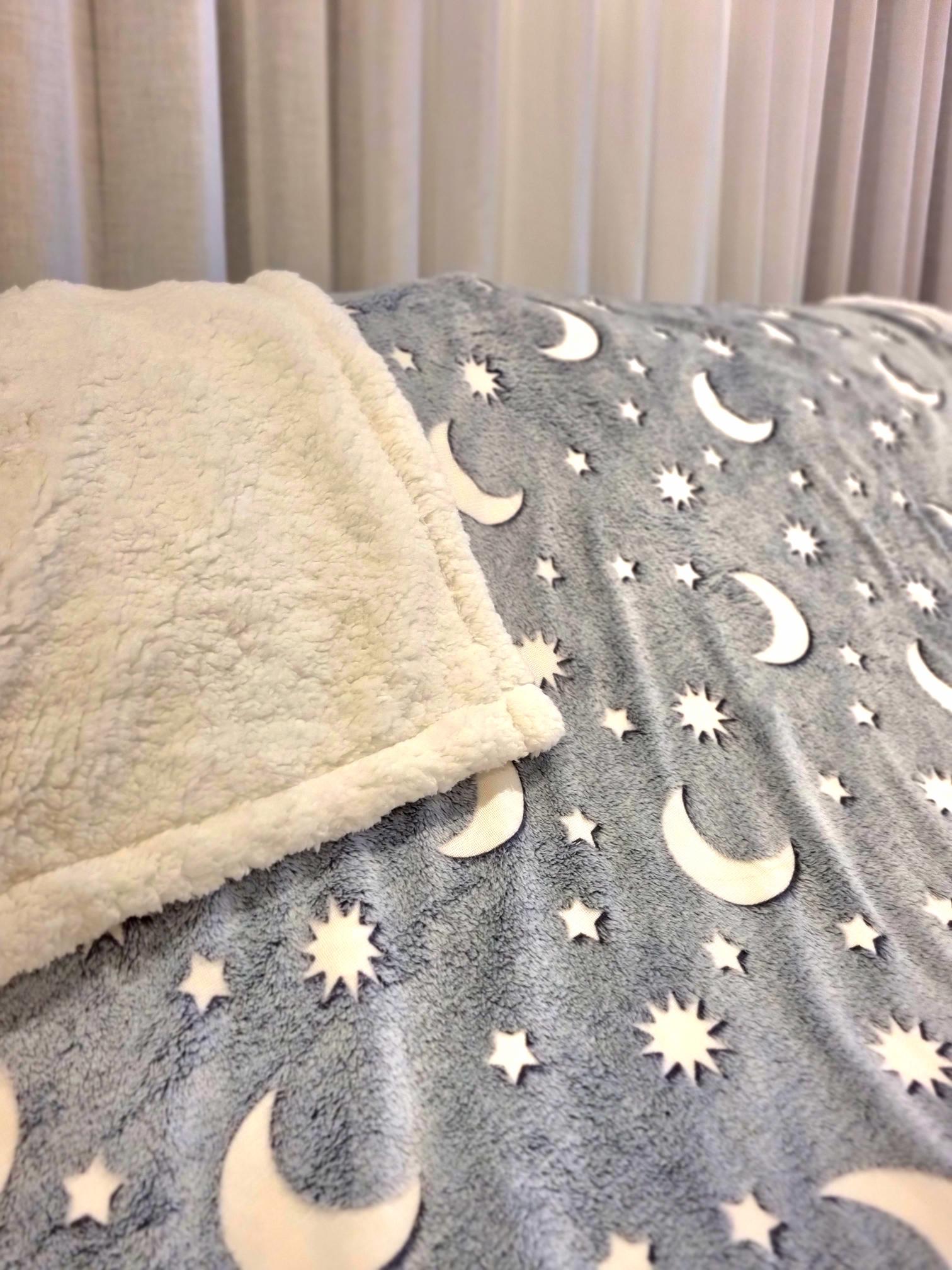 Glow in the Dark Stars and Moon Blanket | Glowee