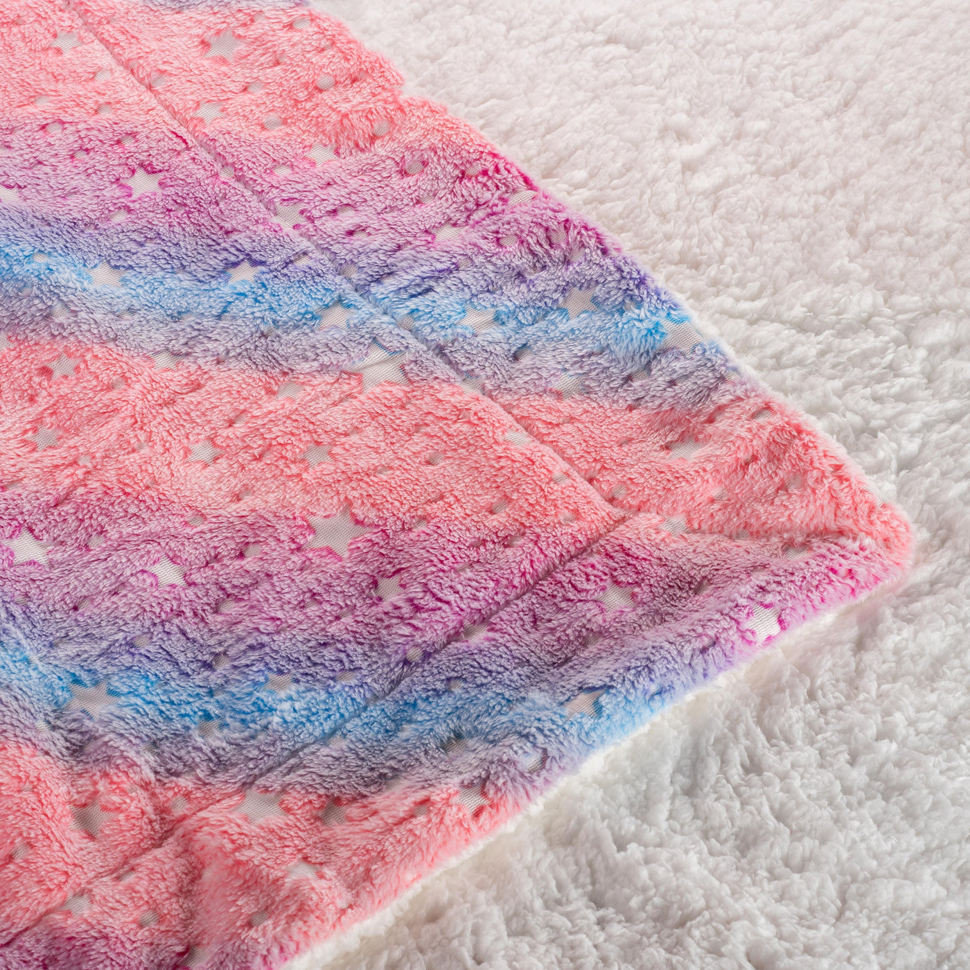 Glowee | Luxurious and Plush Glow in the Dark Blankets