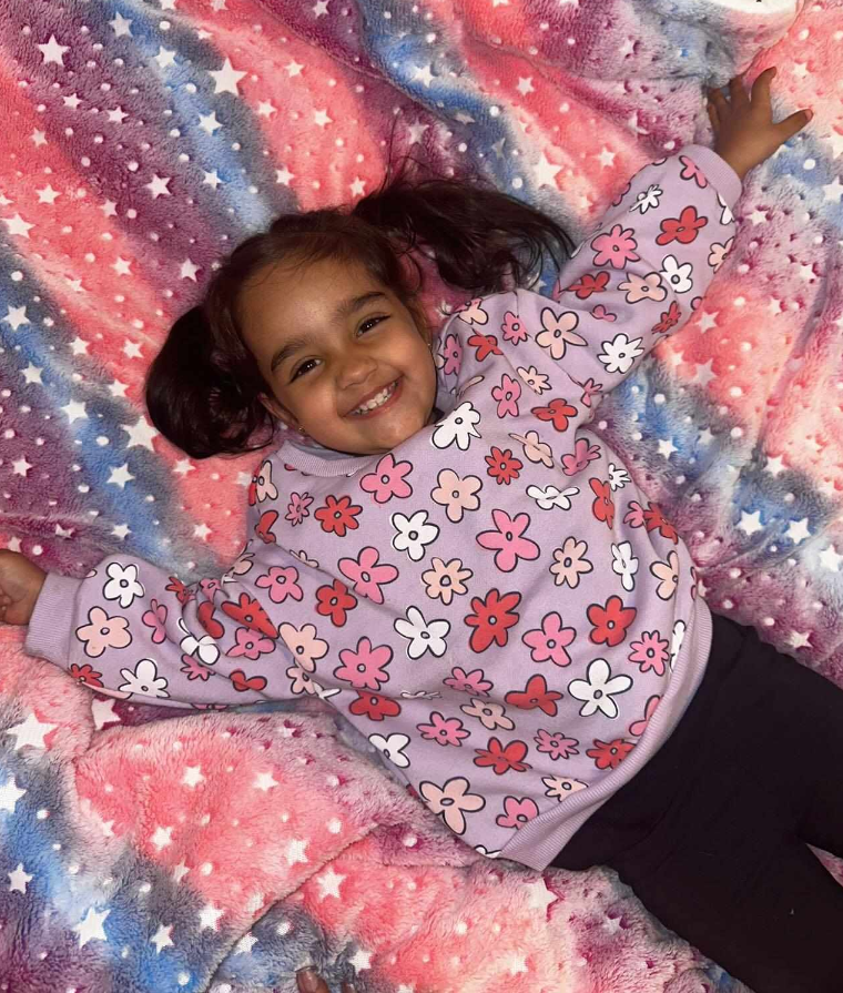 Glowee | Luxurious and Plush Glow in the Dark Blankets